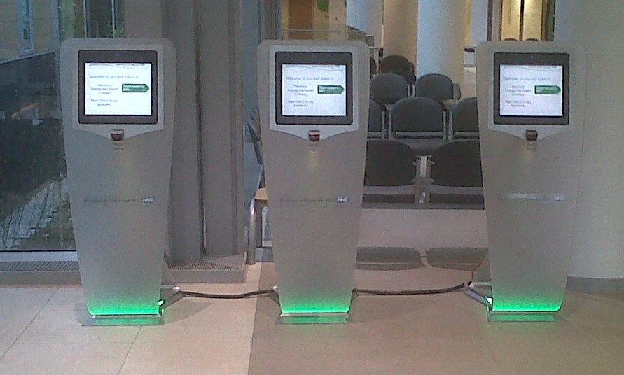 Uses & Benefits of Touchscreens in Waiting Rooms | Cammax
